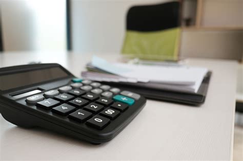 계산기 직장에서 회계사 책상에 노트북입니다 비즈니스 개념 경제에 대한 스톡 사진 및 기타 이미지 경제 계산기 계산함 Istock