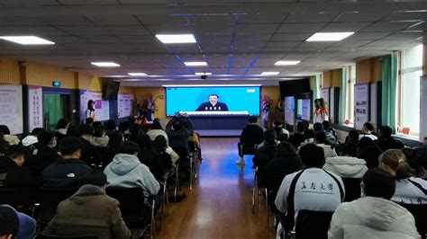 毕业生王宏宇、李拓作为优秀双创代表参加吉林省双创周启动仪式暨全省创新创业大会 长春大学新闻网