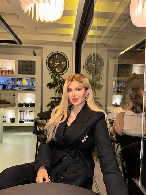 عاشق دختراییم که به هم جنس خودشون اعتماد به نفس میدن این دخترا خیلی