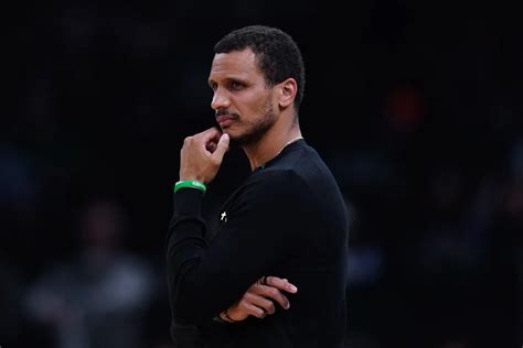 Tas Ietekmēja Viņa Spēli Abos Laukuma Galos Mazula Komentē Porziņģa Slimību