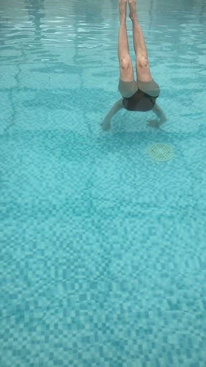 Over 60 Sec Handstand Underwater Handstand Youtube