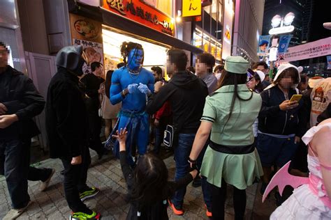 [写真] 84ページ目 《2024ハロウィーン》「規制しても結局こうなんだ」渋谷では人が密集、歌舞伎町では殴り合いの大喧嘩…規制が強化された