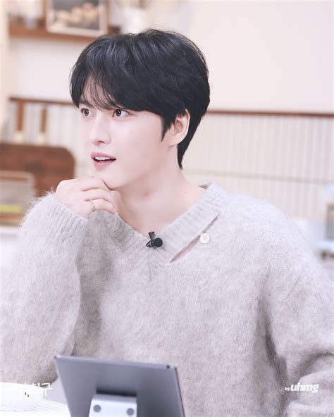 더쿠 재친구에서 옷 화사하게 잘 입는 것 같은 김재중 의상모음 더쿠 재친구에서 옷 화사하게 잘 입는 것 같은 김재중 의상모음