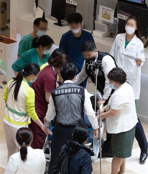 현장에서 상처받았다”는 전공의 환자·가족 상처도 보라