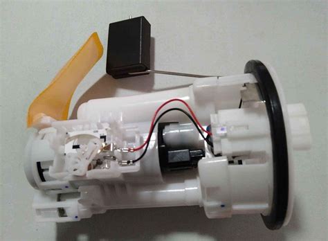 Als Carspares Toyota Corolla Runx Fuel Pump Housing