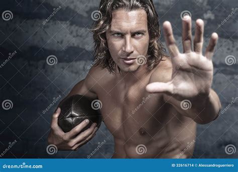 Knap Naakt Chested Spiermodel Stock Foto Image Of Grazen Mens 32616714