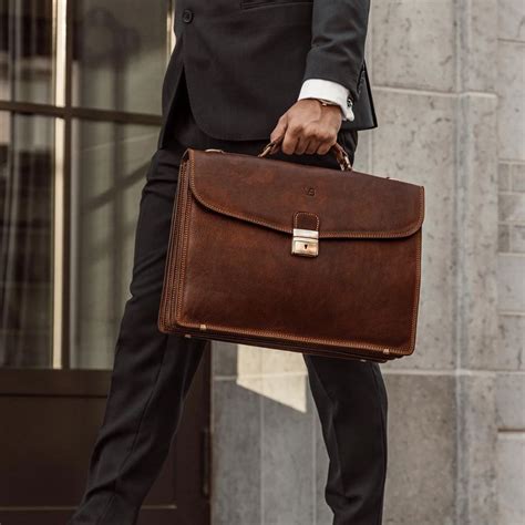 Premium Leather Business Briefcase With Shoulder Strap And Lockable