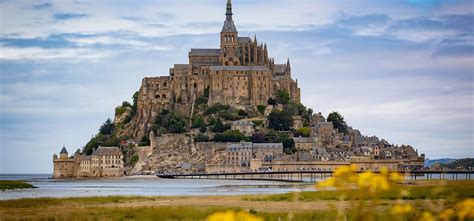 Замъкът в морето Мон Сен Мишел става на 1000 години Profit Bg