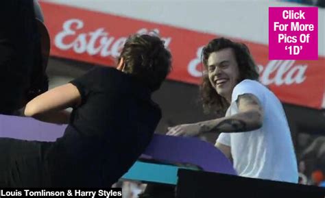 Harry Styles Kissing Louis Tomlinson