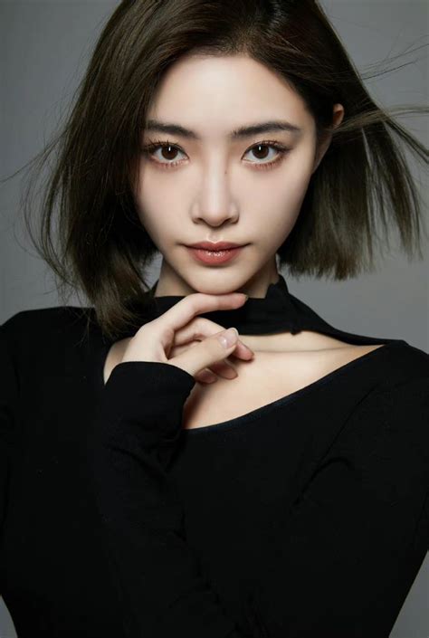 Body Poses Girl Poses Aura Kdrama Hair Cuts Idol Beautiful Women