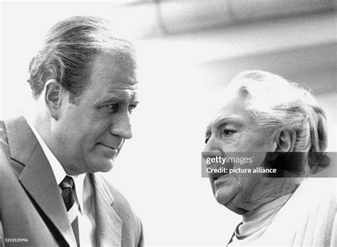 Die Schauspielerin Agnes Windeck Mit Ihrem Ehemaligen Schüler Hans News Photo Getty Images