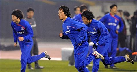 런닝으로 몸 푸는 선수들