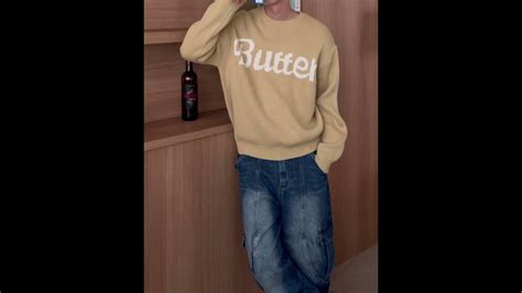 남자 코디 포인트 주기 좋은 화사한 컬러감 레터링이 포인트가 되는 라운드넥 오버핏 니트 체형보완 효과 뛰어난 탄탄한 스웨터 남자 쇼핑몰 추천 Youtube