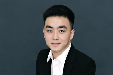 Michael Dendy Influencer Muda Surabaya Yang Menginspirasi 12 Juta Pengikut