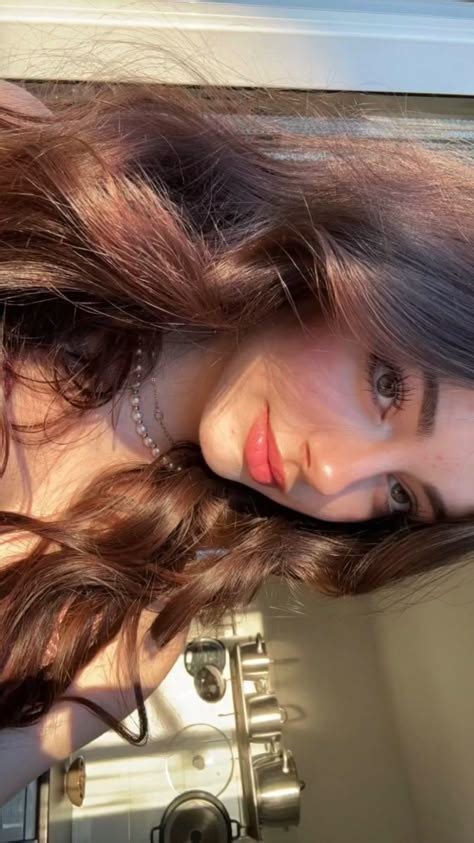 Women Selfie Poses Ideas