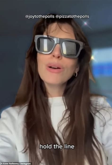 Anne Hathaway S Bizarre Singing Post Urging Fans To Vote Leaves The Internet Baffled Daily