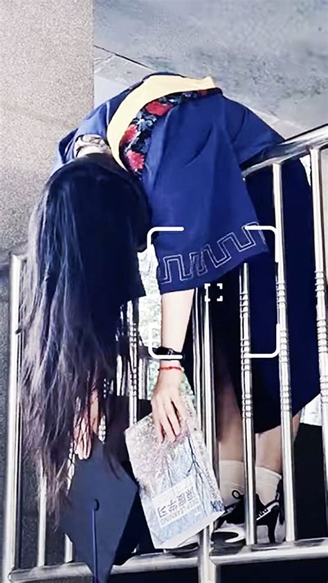 졸업 가운 입고 시체 놀이‥중국 대학가에 무슨 일이 오늘의 숏 Beta