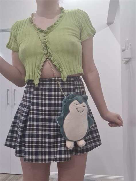 Cute No Bra Fit Scrolller
