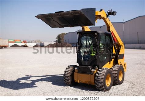 669 Bobcat Digger Royalty Free Images Stock Photos Pictures Shutterstock