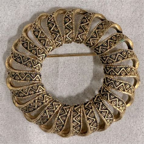 Emmons Jewelry 96s Emmons Damascene Style Look Goldtone Open Circle
