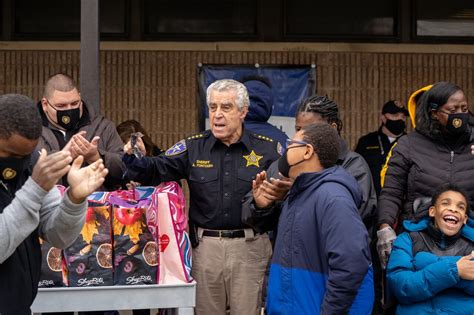 Essex County Sheriffs Officers Deliver Thanksgiving Food To Those In