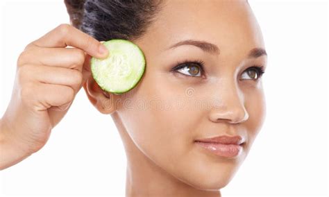 Pepino Es Genial Para La Piel El Cierre De Una Jovencita Preciosa