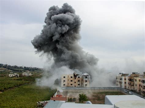 Us Military Bombs Irans Main Oil Export Hub As Mideast War Toll