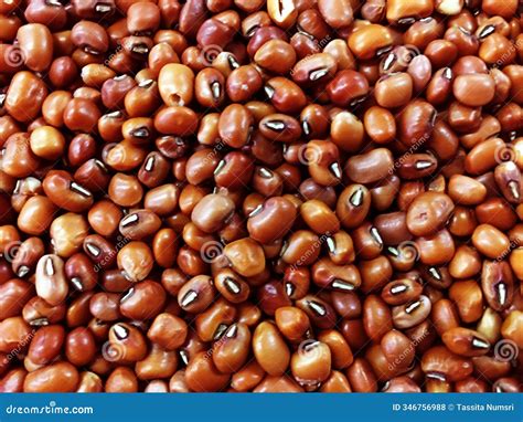 Fresh Azuki Beans With A Glossy Sheen Showcased On A White Background