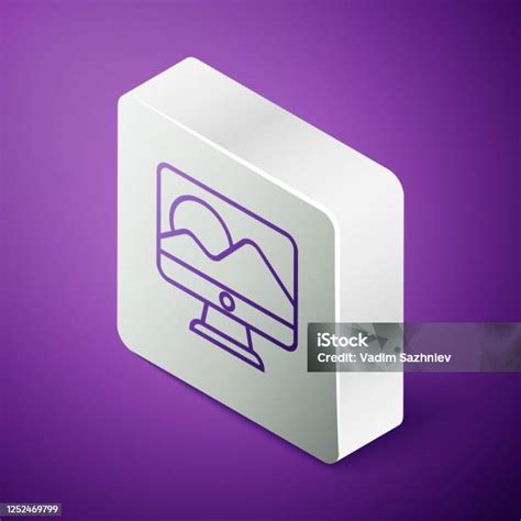 보라색 배경에 격리 된 등색 선 컴퓨터 모니터 화면 아이콘 전자 기기 전면 보기입니다 실버 스퀘어 버튼 벡터 일러스트레이션 0명에 대한 스톡 벡터 아트 및 기타 이미지