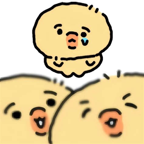 上方小鸡委屈流泪，下方小鸡惊讶张嘴，可爱又有趣 小鸡byoari表情包 厚嘴唇小黄鸡丑萌表情包表情包图片动图 求表情网斗图从此不求人