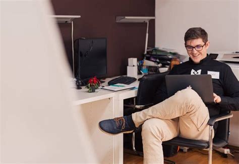 What Are The Differences Between Reading Glasses And Computer Glasses