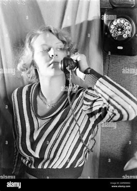 Reportage Model Model Eva Waldschmidt On The Phone Date 1933 Keywords