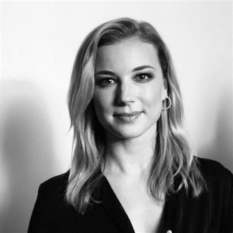 Emily Vancamp Scrolller