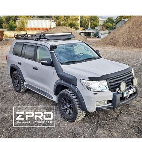 Друзья хотим показать вам расширители колесных арок на #landcruiser200 ...