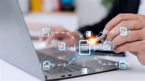 전자 문서 아이콘 전자 문서 관리 온라인 문서 데이터베이스 종이없는 사무실 개념으로 작업하는 사업가 노트북에 대한 스톡 사진 및 기타 이미지 Istock