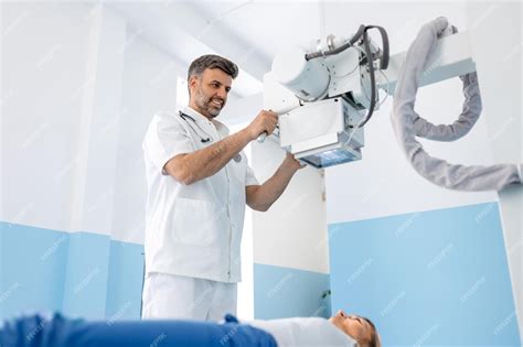 Premium Photo Multiethnic Radiologists With Young Female Patient In