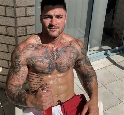 Chest Piece Tattoos Lady Piecings Tatuajes Brisket Tattoo Chest Tattoo Tattos