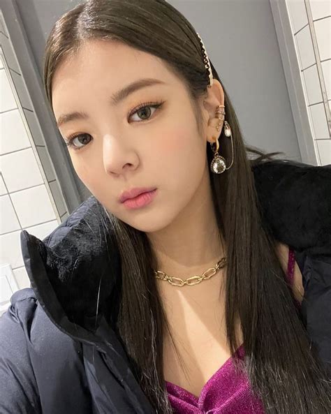 Itzy Pics On Twitter Instagram Update Itzy Lia Earrings