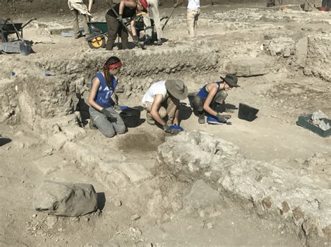 A Walk Through Unraveling Ancient Cities With Technology Discentes