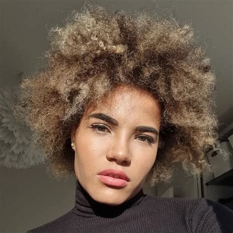 S T E P H A N I E Stephvnie E • Threads Say More