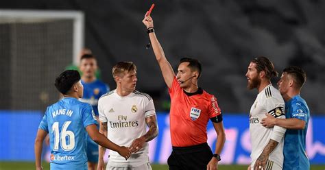 이강인의 시련 넉 달 만의 복귀전서 13분 만에 퇴장 불운