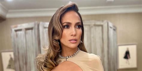 Jennifer Lopezs Gown Had The Highest Slit And A Built In Cape