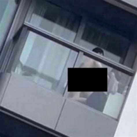 ผงะ คลิปหนุ่มสาวฮ่องกงเล่นเซ็กซ์ตรงระเบียงกลางวันแสกๆ แต่คนแอบถ่ายอาจโดนหนักโทษปรับ 4 ล้าน