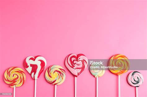 색상 배경에 텍스트에 대 한 다른 사탕과 공간을 가진 편평한 누워 구성 0명에 대한 스톡 사진 및 기타 이미지 0명 낮 문자 Istock