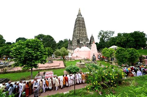 Gaya : Hindu devotees perform pind daan rituals during Pitra Paksha