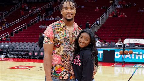 Simone Biles Babefriend Jonathan Owens Are Engaged The Easiest Yes Fox News