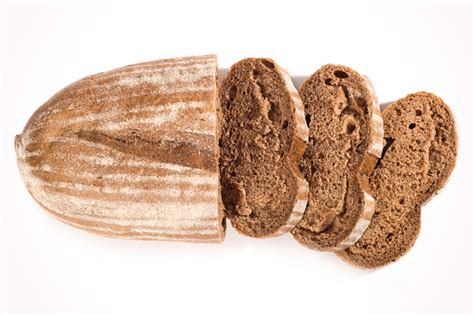 갓 구운 얇게 썬 빵은 흰색 배경에 고립되어 있습니다 위쪽 보기 빵에 대한 스톡 사진 및 기타 이미지 빵 오븐에 굽기 오븐 구이 Istock