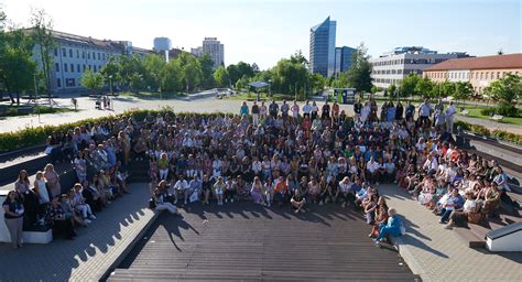 Национален център за безопасен интернет 👉 По данни на УНИЦЕФ всяко второ дете 47 е