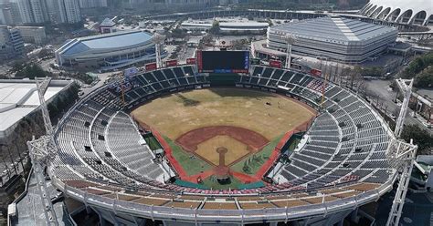 2025 프로야구 개막 눈앞 팬들의 함성 가득 찰 부산 사직야구장