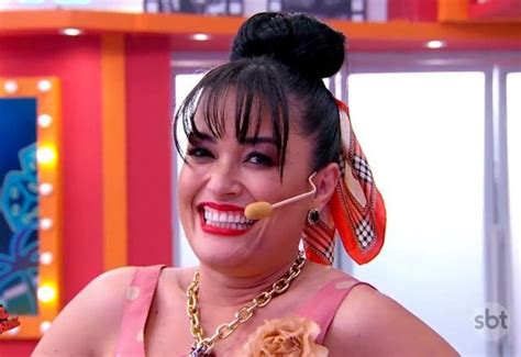 Aprenda 5 Maneiras De Usar Lenço Com Milene Pavorô Sbt Tv Sbt Tv